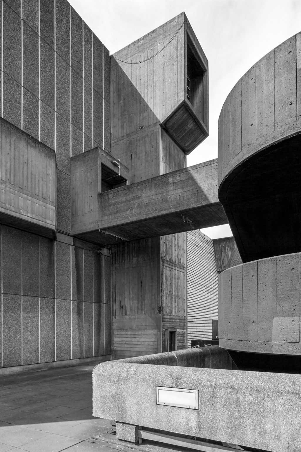 Hendon Hall Court - Simon Phipps
